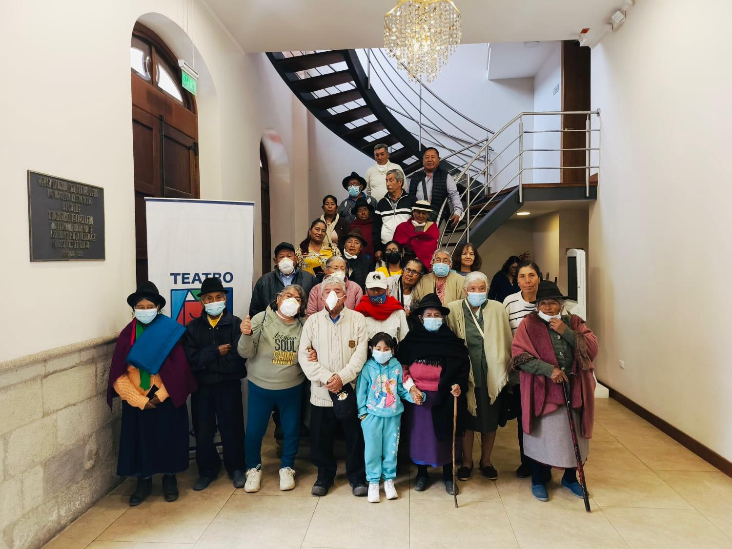 Adultos mayores de Punín visitaron espacios emblemáticos de Riobamba ...